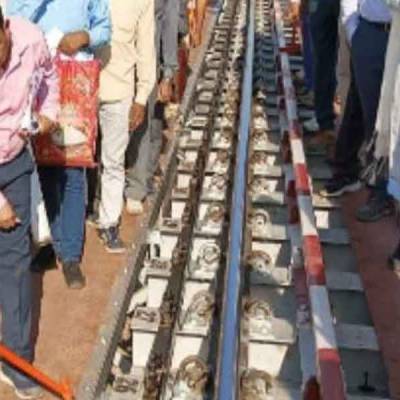 GM of Central Railway examines the Satara-Pune section