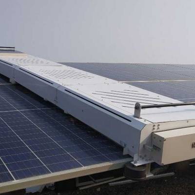 Automatic robotic cleaning system for solar panels