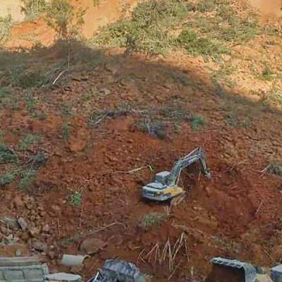 At least feared 12 dead in stone quarry collapse