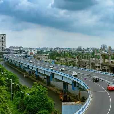 Construction of 4.8km elevated corridor between outer Delhi and Haryana