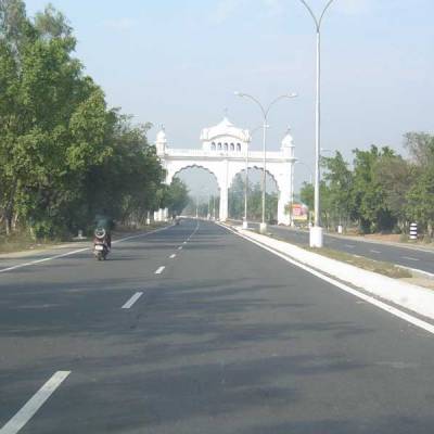 Punjab's minister meets Gadkari to improve border road infra