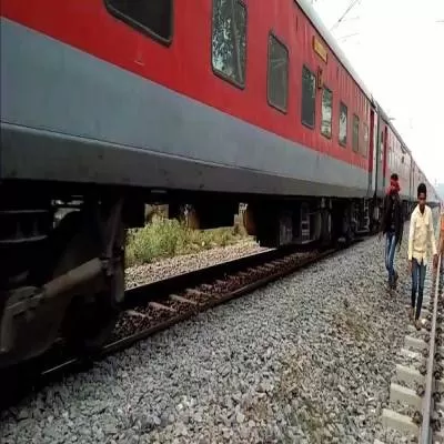 Magadh Express Train Splits Near Buxar